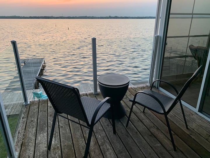 Spectacular Waterfront Views-cottage - Lindsay