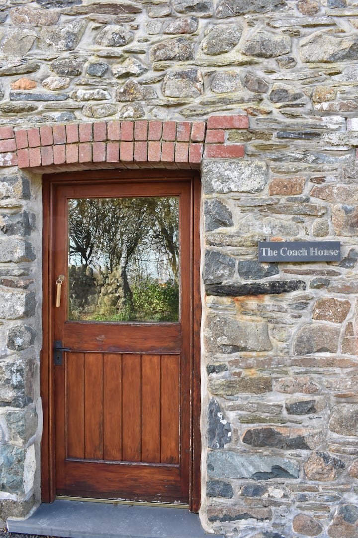 King Sized Coach House - Fishguard