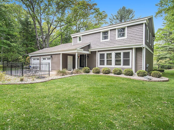 3600sqft Of Pure Vacation 2mi From The Beach - Ludington, MI