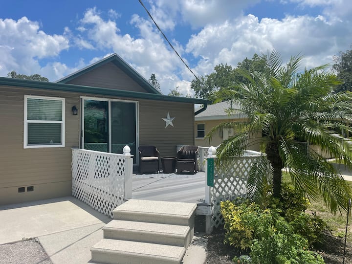 Peaceful Cottage - Sarasota, FL