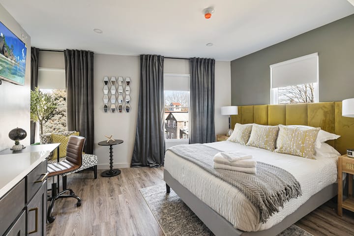 Sunshine Retreat: Cozy & Warm Studio - Washington Heights, NY