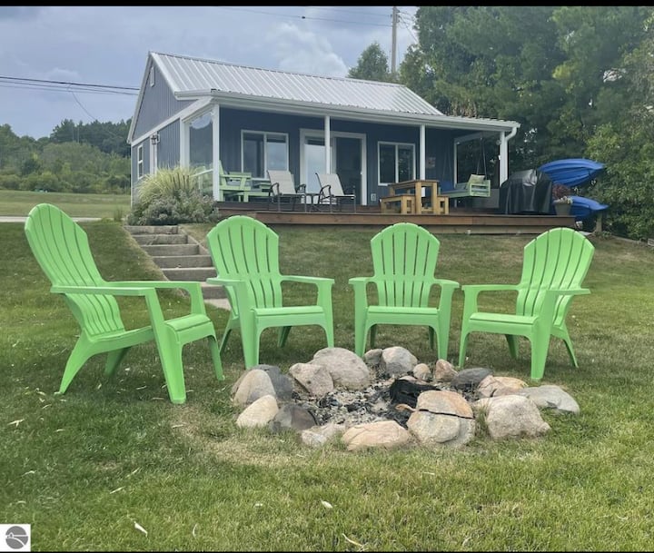 Sun Fun Cottage-year Round Fun! Swim, Ski, Fish! - East Jordan, MI