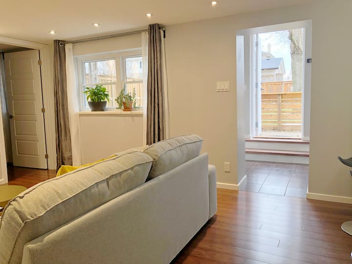 Perfect-for-two Bungalow Walk-out Garden - Kitchener, ON, Canada