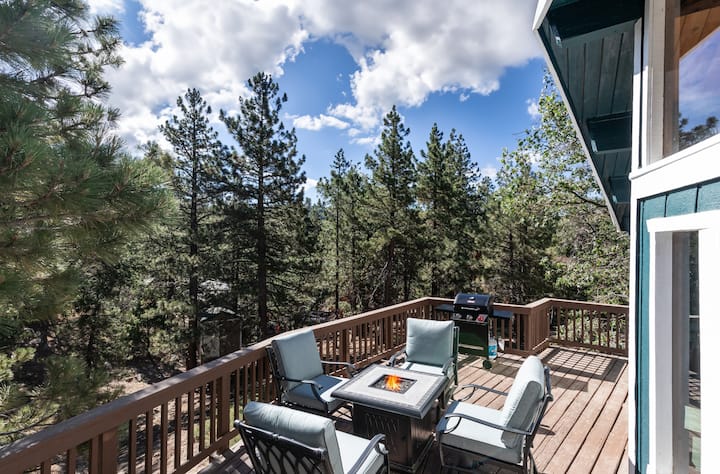 Grizzly Gores Cabin, Sledding, Firepit, Bbq! - Running Springs, CA