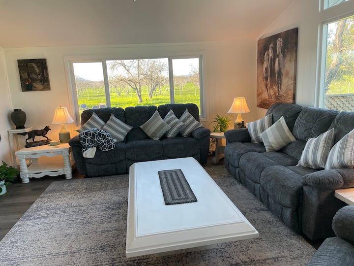 Serene Beautiful Farmhouse - Gilroy, CA