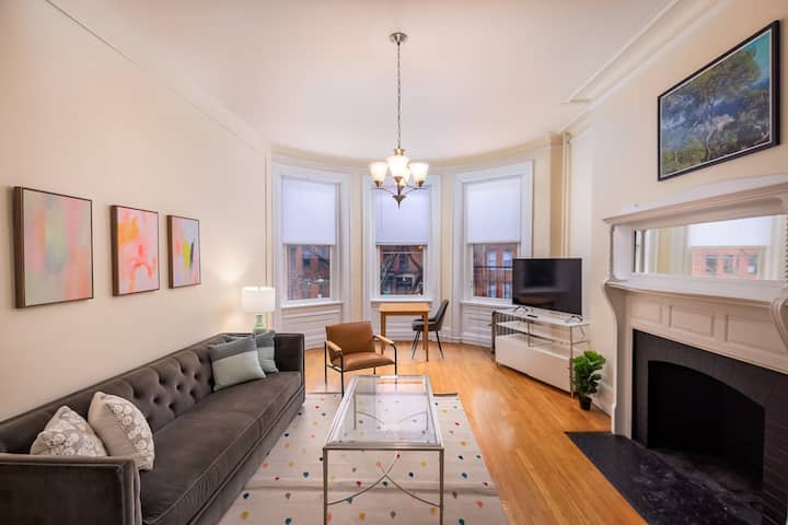 Beautiful Newbury St. 1br - Boston, MA