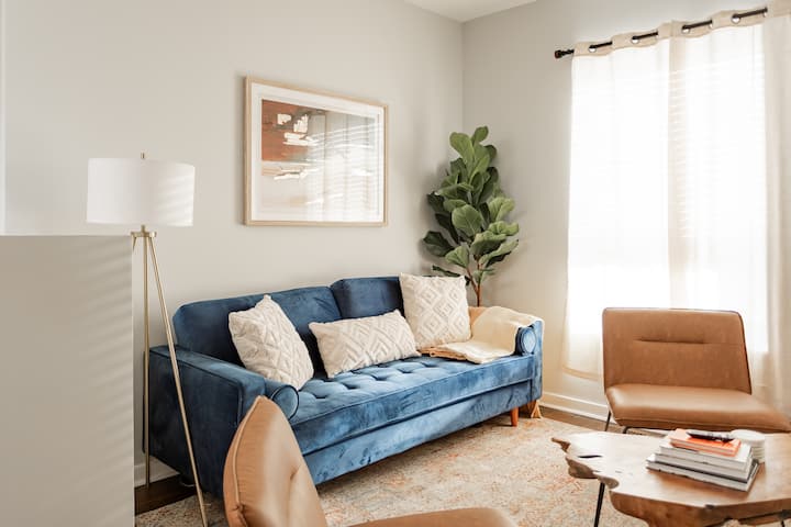 3br/2ba|spacious|chic|haven In Chicago's Northside - Niles, IL