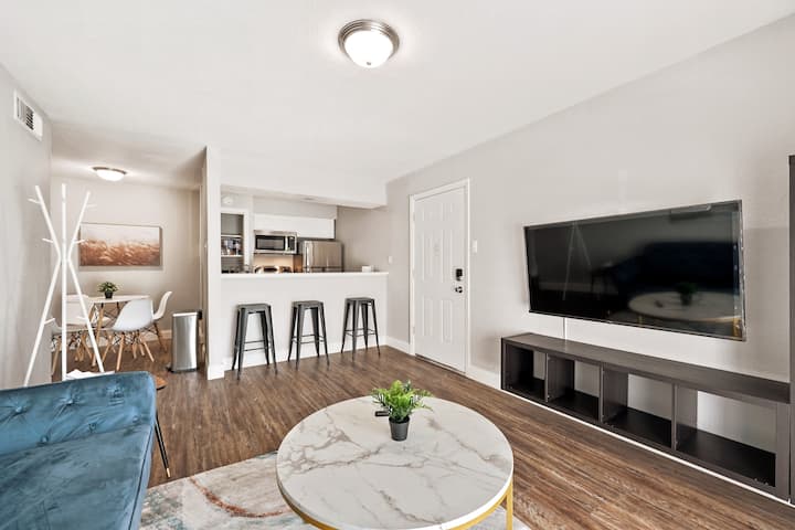 Modern 1br Apt | Near Parks & Mall - Dallas, TX