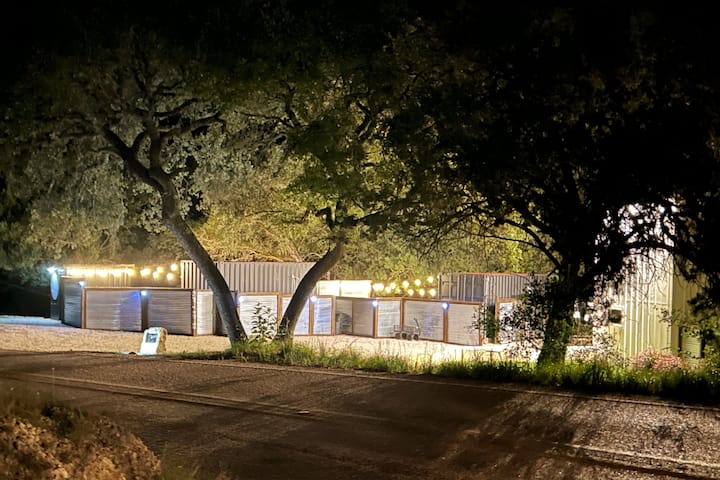 Fireside Tiny Container Home - Lake Medina Highlands, TX