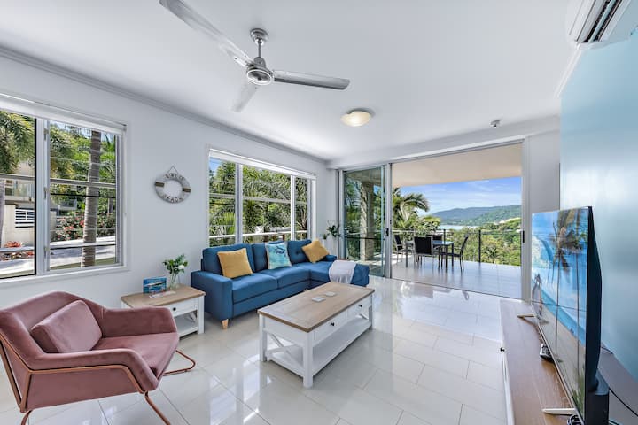 Beautiful Two Bedroom Apartment With Ocean Views - Airlie Beach