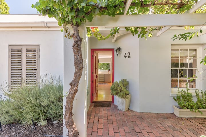 Gorgeous Cottage In The ❤️ Of Town - Franschhoek