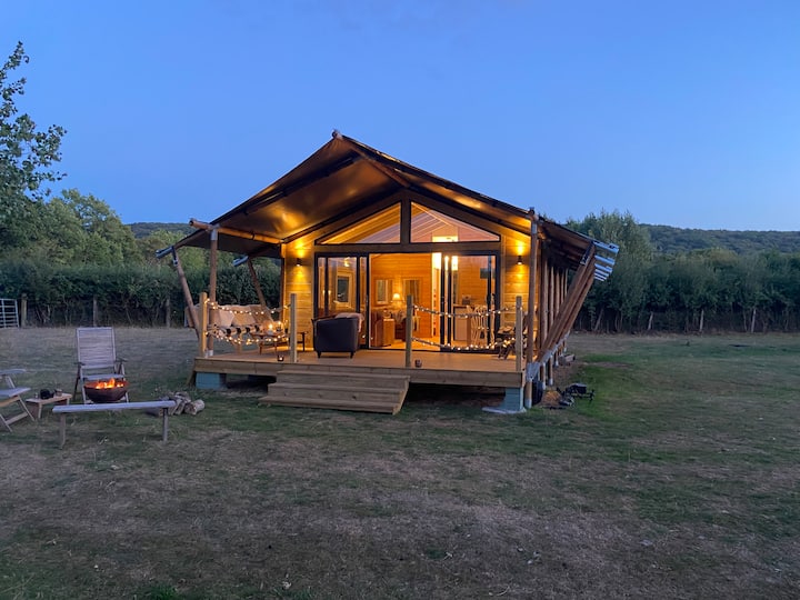 “Dabinett” A Cosy Timber Safari Lodge - Cheddar
