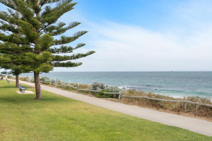 Beachfront Studio - Fremantle