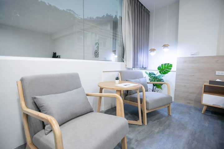 日月潭4人旅宿-公車轉運站旁、步行到搭船碼頭5分鐘、便利商店旁的質感旅居。 - 魚池鄉