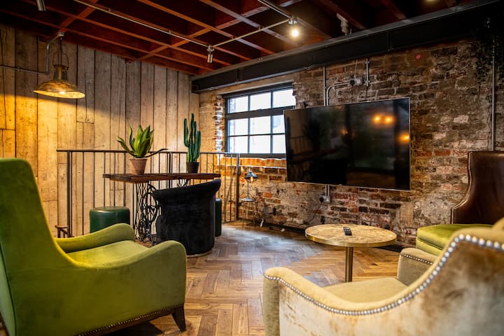 Two Bed City Centre Town House - Leeds