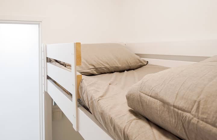 Simple Private Corner Bunk @1 Min To Wan Chai Mtr - Hong Kong