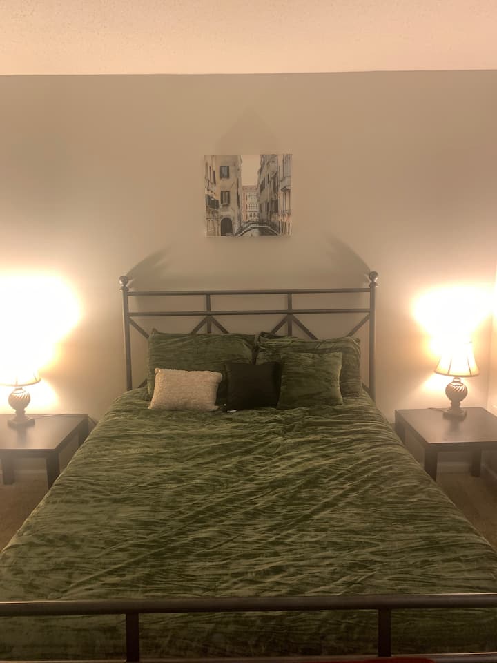 2br Suburban Classy Apartment - Zionsville, IN