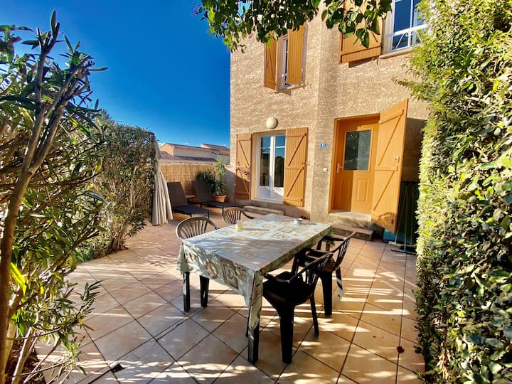 Jolie Villa Avec Piscine Commune - Aigues-Mortes