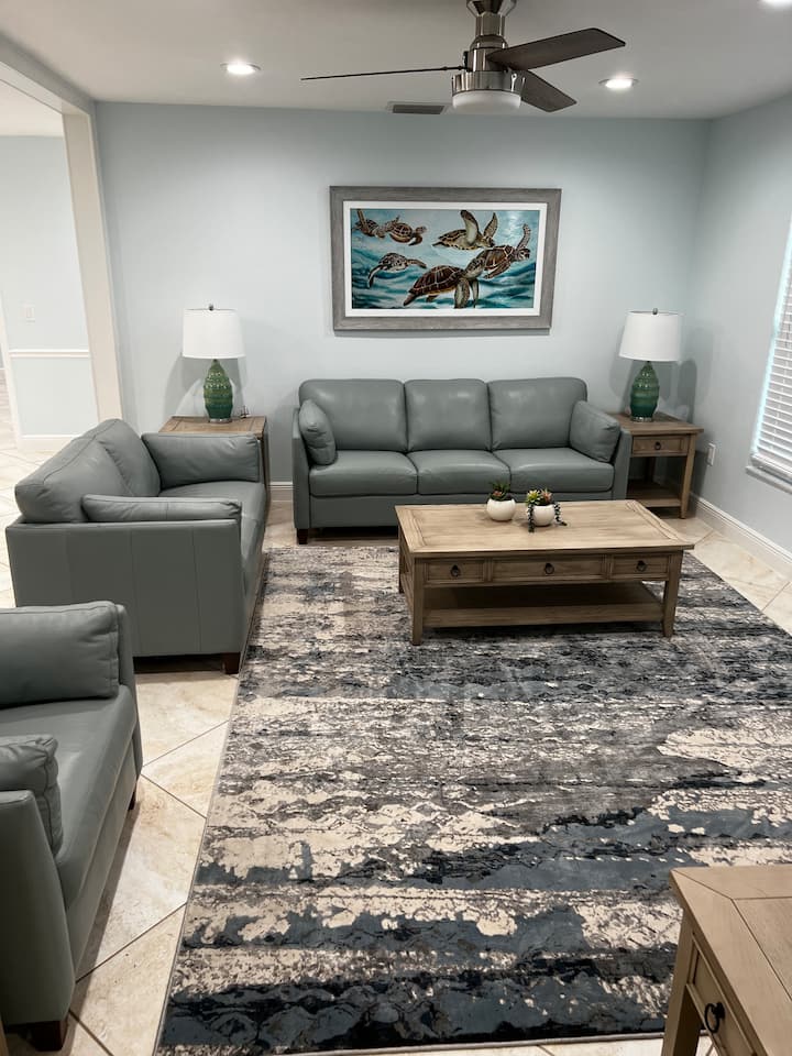 Barnard Pool House And Jacuzzi. - Longboat Key, FL