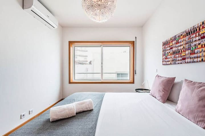 Saferent • 1 Bed Apartment W/ Parking And Balcony - Porto