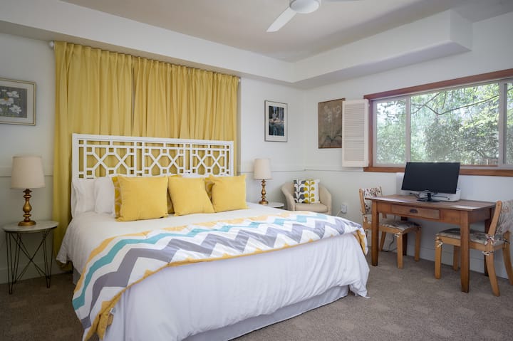 Spacious Private & Beautiful Sw Hills Oasis In Pdx - Portland, OR