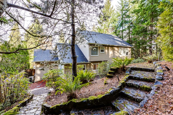 Sophistication And Luxury Up Safely In The Hills - Eugene, OR