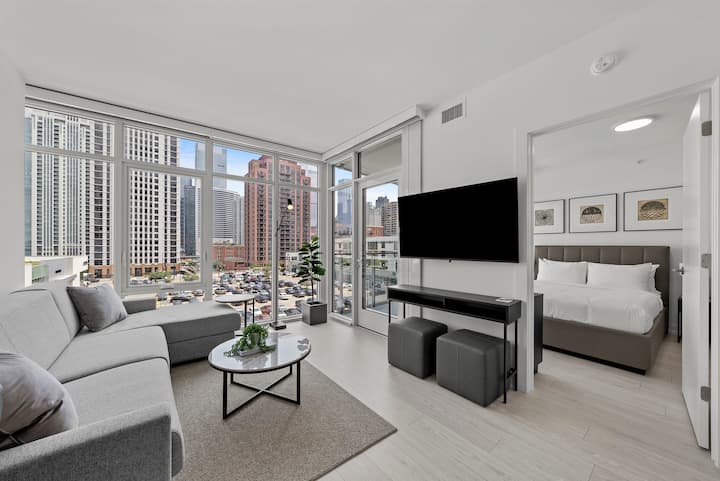 Level - Junior Two Bedroom + Two Bathroom Suite - Chicago, IL