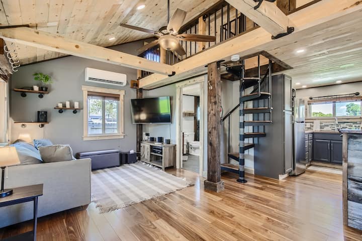 Hot Tub | Huge Yard | Amazing 3br&guest House - Englewood, CO