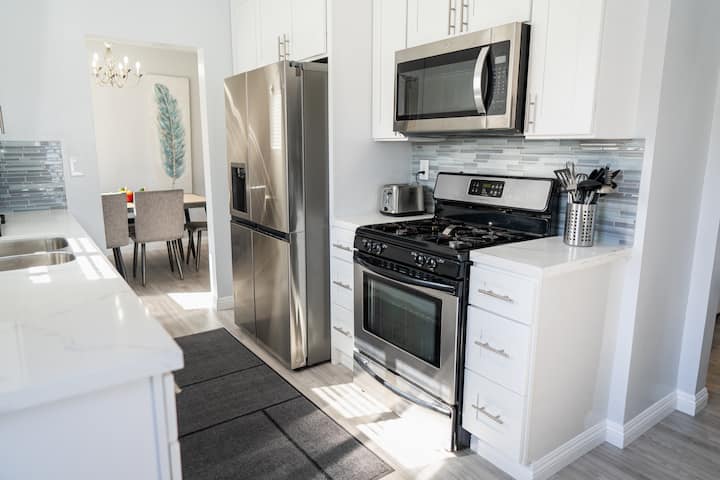 Modern 5-bedroom Home Close To Disneyland P61 - Anaheim, CA