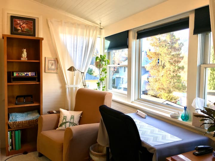 Hawthorne/belmont Retreat - West Bd - Portland, OR