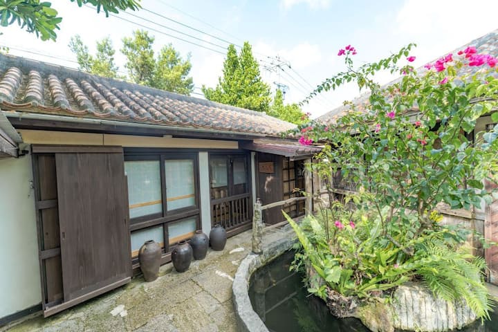 「舟蔵の里」の一角に佇む古民家の宿 - Ishigaki