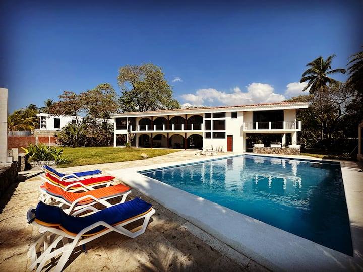 Villa Gemelas, Beachfront In La Libertad - El Salvador