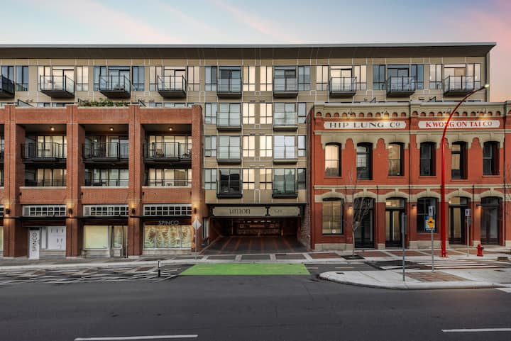 Chinatown Oasis W/ Parking - Victoria
