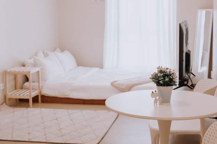 Cozy Studio W/ Pool View - Iloilo City