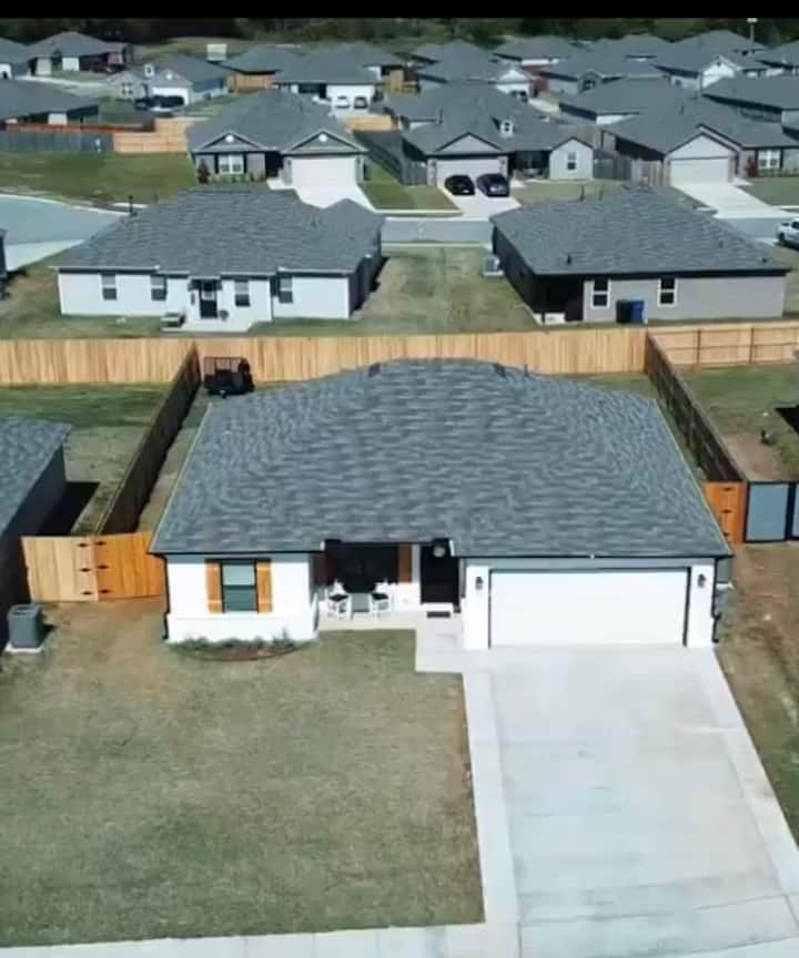 Innovators Home Broken Arrow With Large Driveway - Broken Arrow, OK