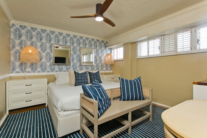 Royal Blue Modern Hotel Suite - Kāhala Beach, HI