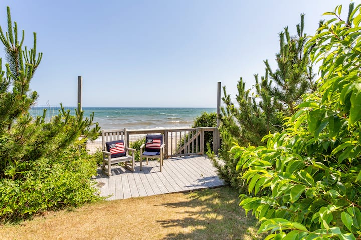 Ocean Front Home In Town Private Beach - Montauk, NY