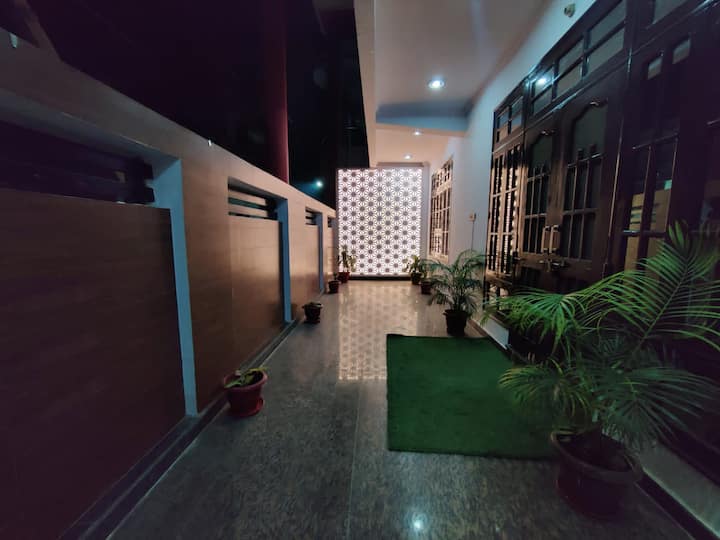 Feels Like Home. - Lucknow