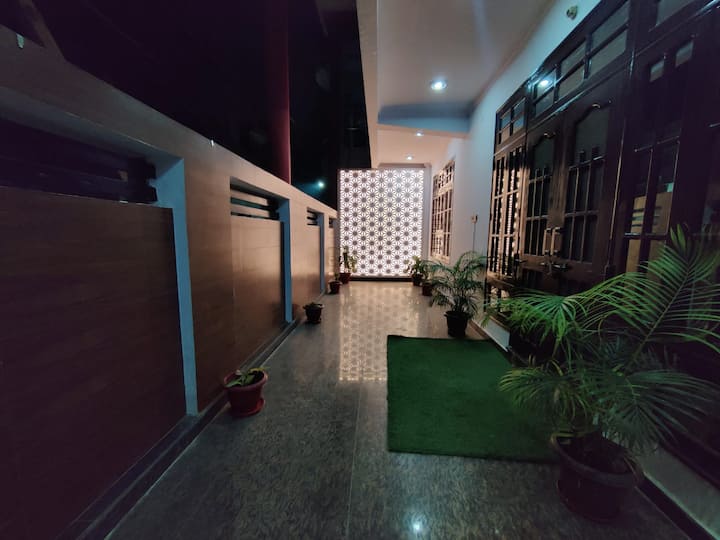 Feels Like Home. - Lucknow