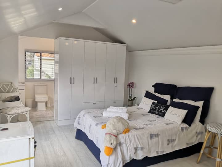 Cabin Style Nutech Tiny Home In Tranquil Garden - Midrand