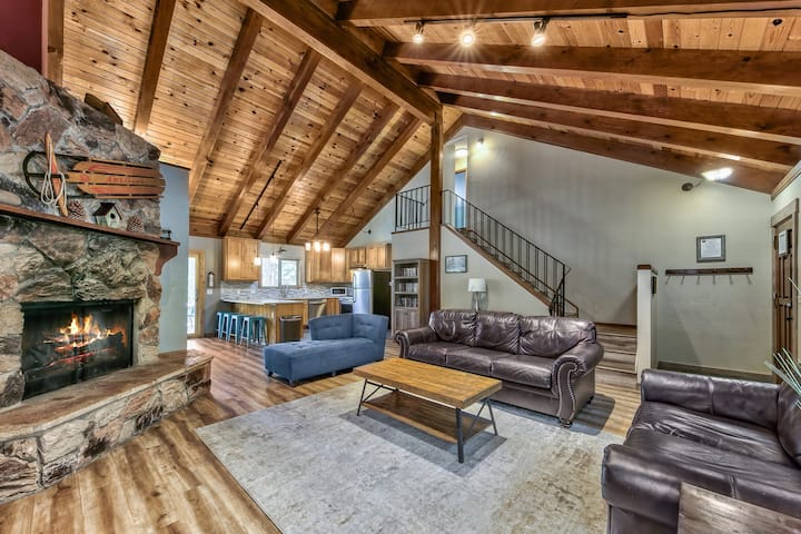 Near Heavenly~game Rm~hot Tub! 5br/3ba - South Lake Tahoe, CA