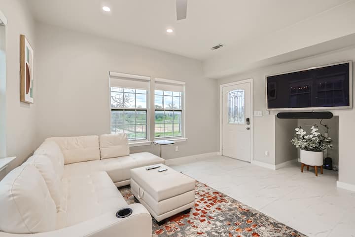 Superb White Modern Farm House - Austin, TX