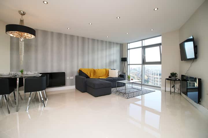 King Size Bed Luxury Flat W/parking And Balcony - Cardiff