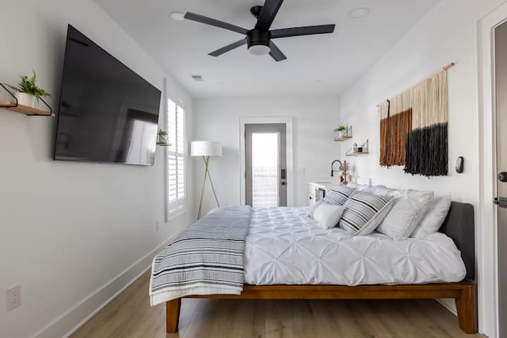 The Sunshine Suite - Charleston, SC