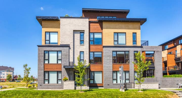 Luxury Sunlit Condo - Repentigny