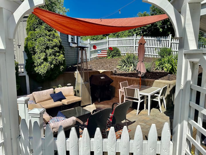 Charming 1 Bedroom With Private Den & 1.5 Baths - Cape Cod, MA