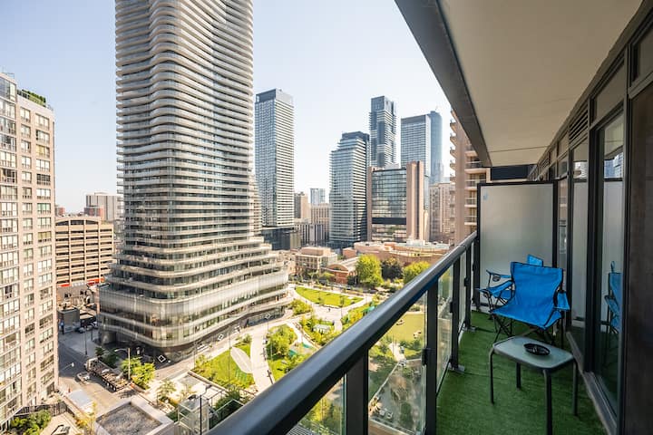 Skyline Views, Pool, Sauna, Downtown Access - Toronto