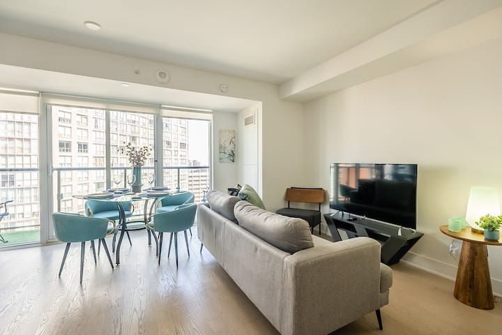 Skyline Views, Pool, Gym, Sauna, Downtown Access - Torontó
