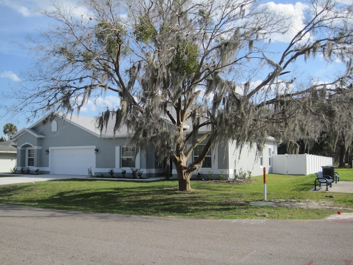 Sunset Serenity. 2 King/twin Beds/sofa. Golf Club - パーム・コースト, FL