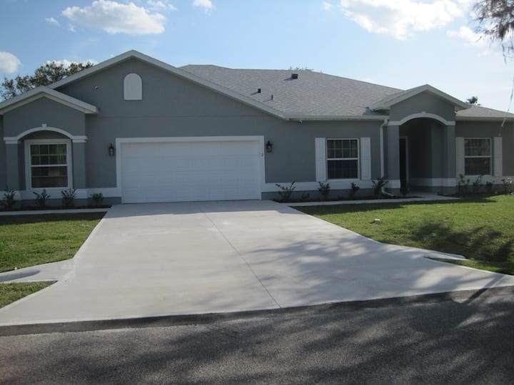 Sunset Serenity. 2 King/twin Beds/sofa. Golf Club - Palm Coast, FL